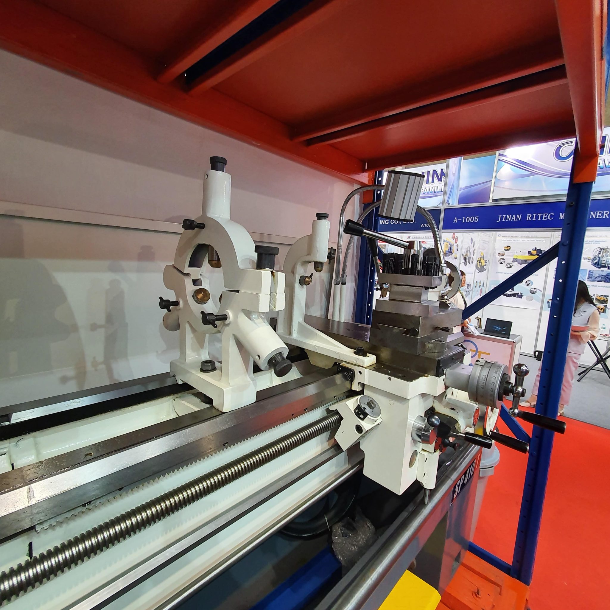 Universal Lathe Machine